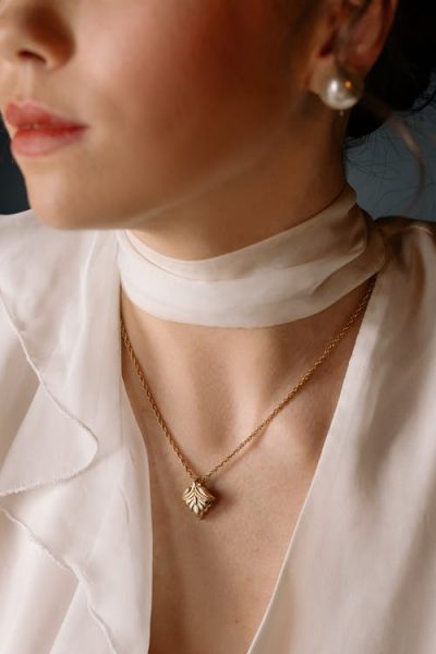 5 Tips To Pull Off A Stunning Look With Minimal Jewellery – Ferbena.com